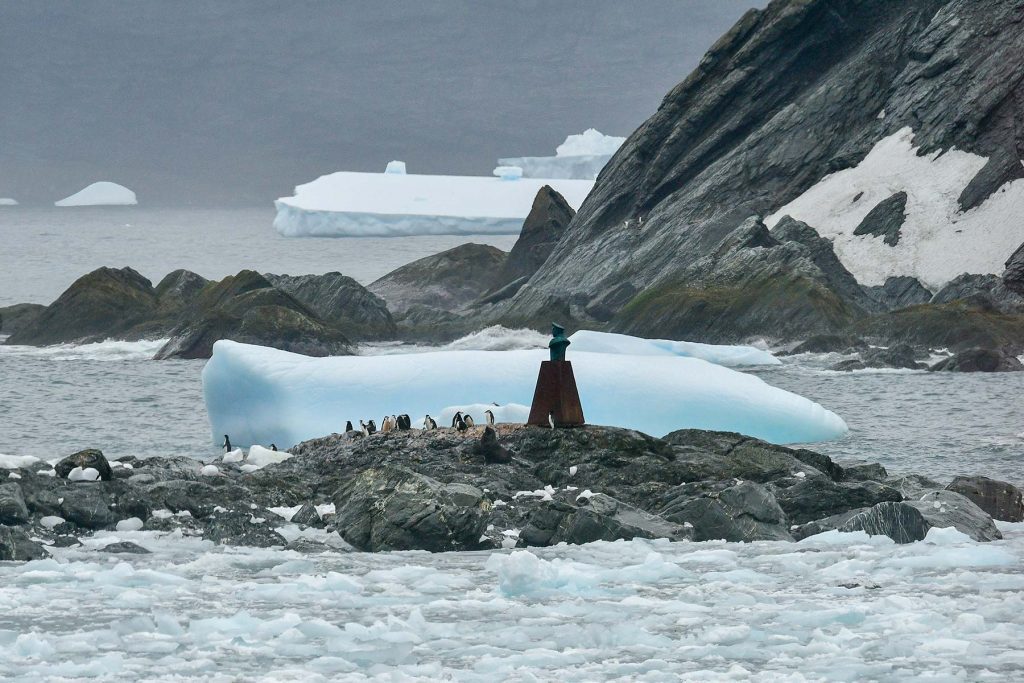 Antarctic Sites - Elephant Island - Polar Latitudes Expeditions